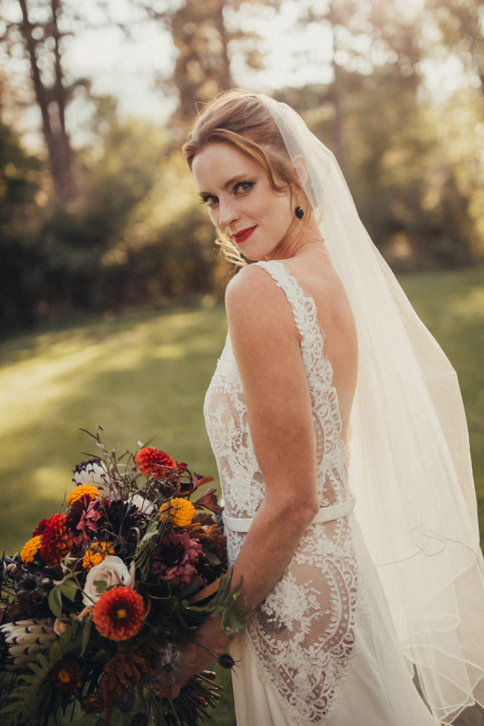 INTIMATE MONTANA WEDDING AT 9 MILE SCHOOLHOUSE - Tami Renae Photography