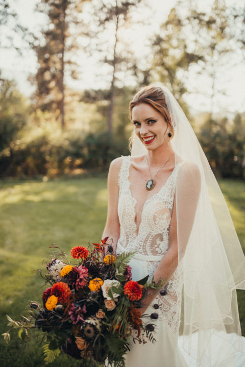 INTIMATE MONTANA WEDDING AT 9 MILE SCHOOLHOUSE - Tami Renae Photography